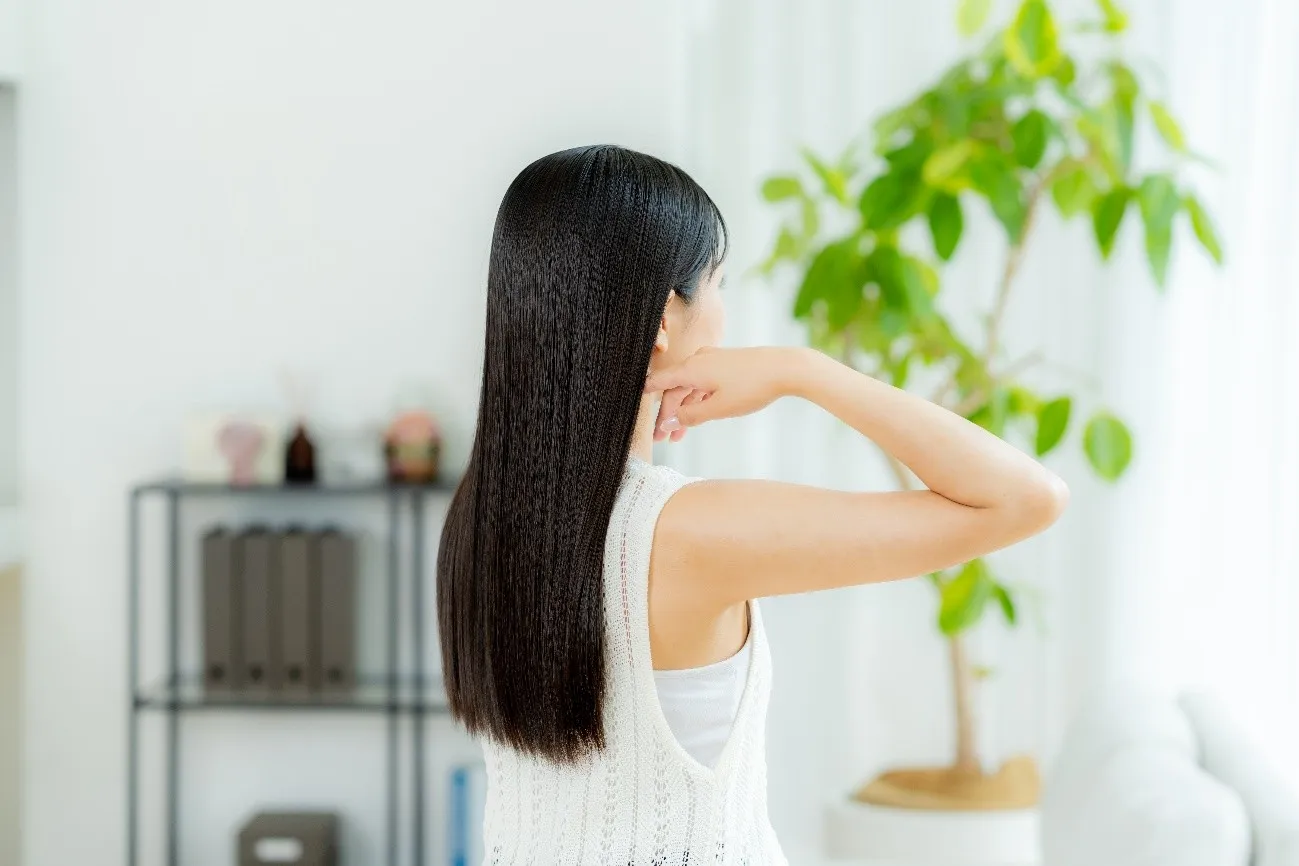 直毛とは？髪質の特徴やくせ毛との違い、スタイリングのコツも紹介